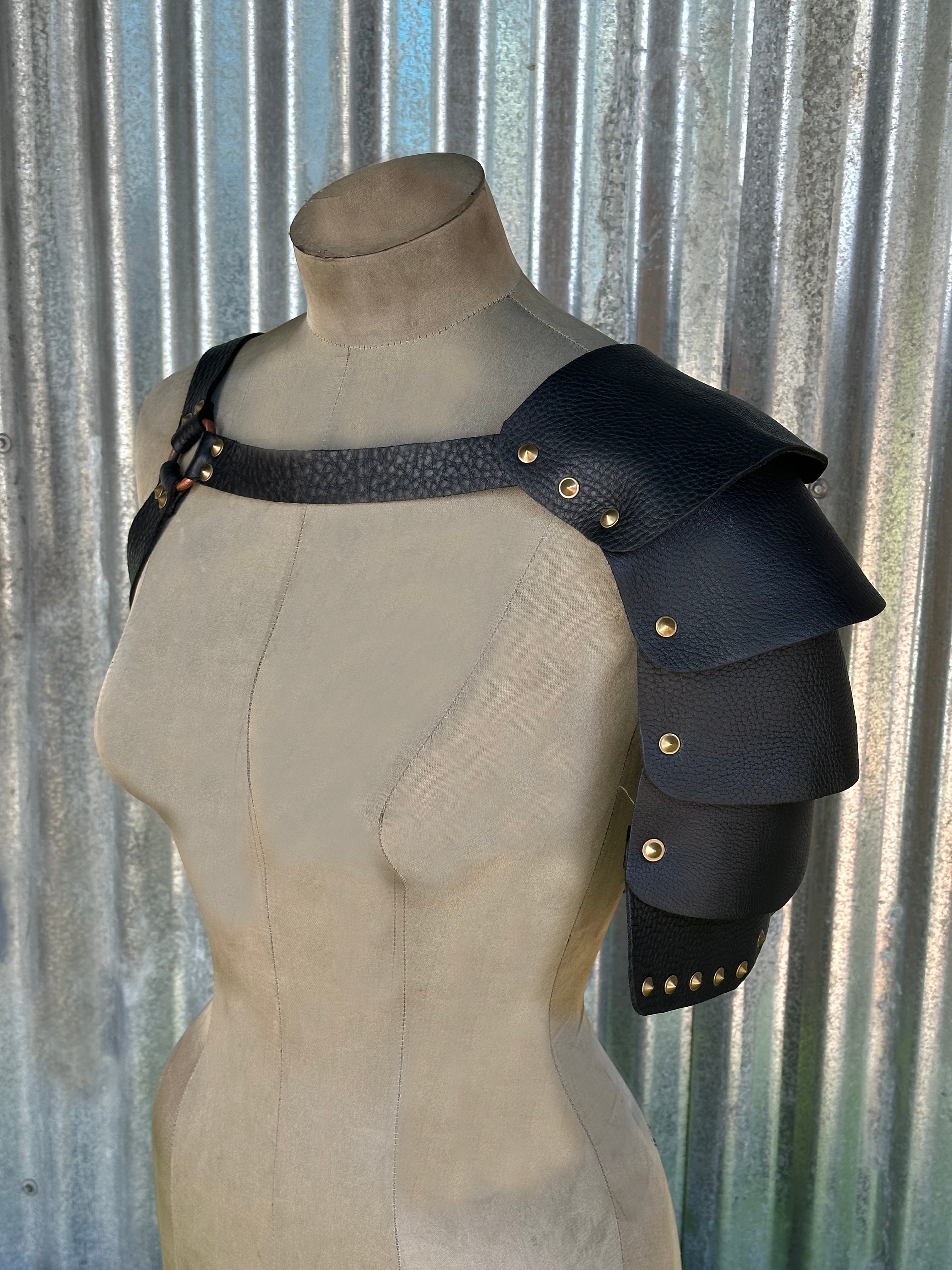 Leather Shoulder Armor – Vedora